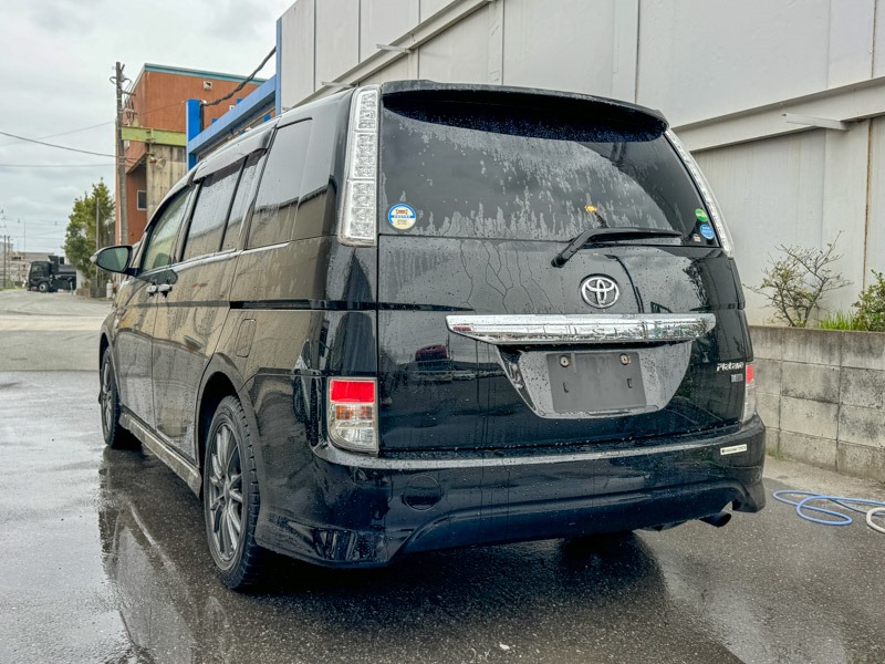 Toyota Isis 2018 New Shape Black - Universal Motors LTD